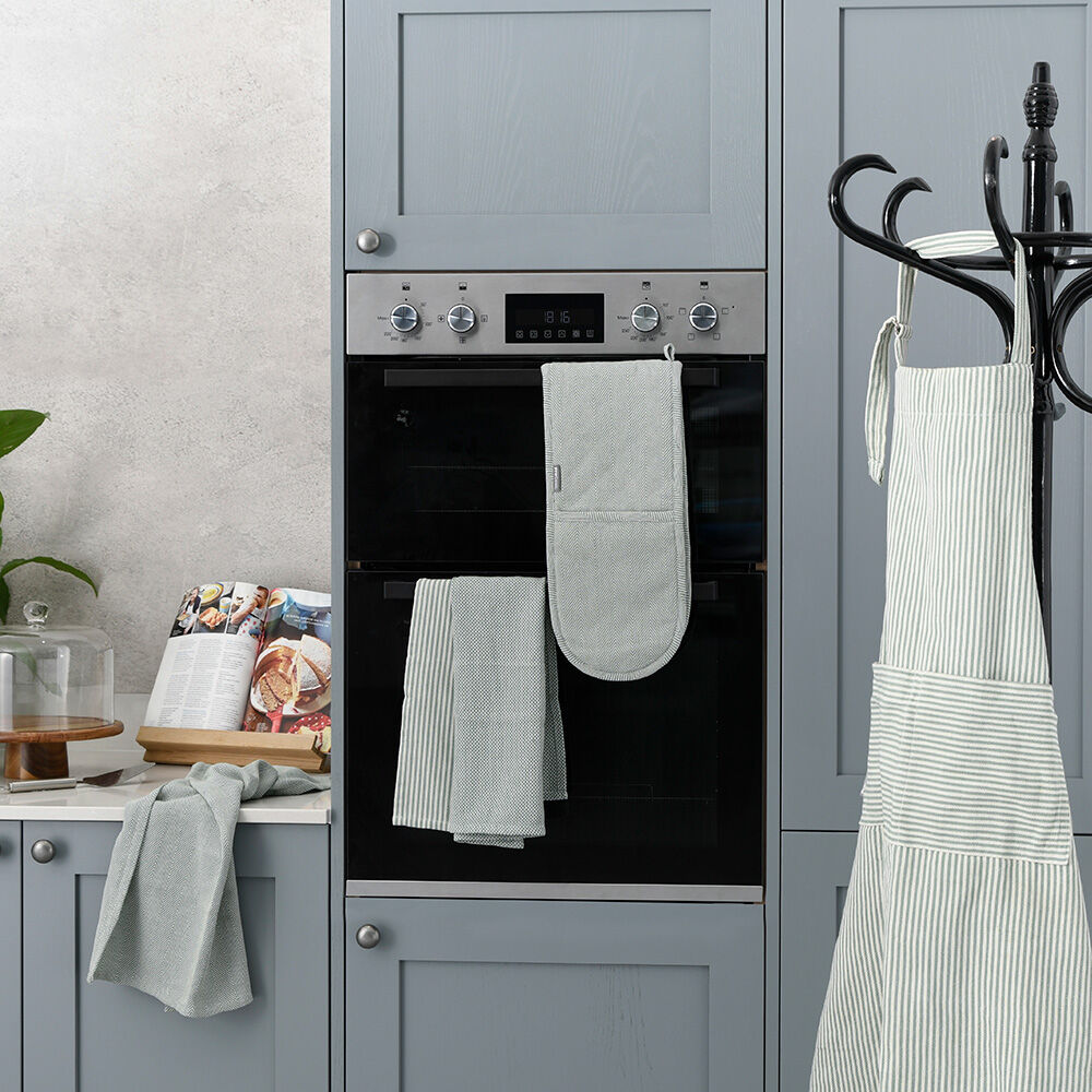 Kitchen Linen 3 Piece Set Green and Cream | Aprons, Oven Gloves & Tea ...