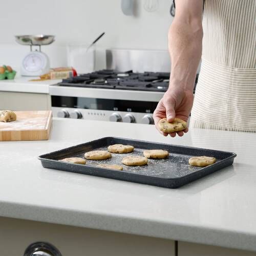 Non-Stick Pizza Tray 36.5cm / 14.5in | Paella Pans from ProCook